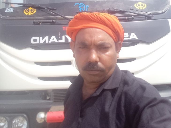 Current passed through the kite string stuck in the high tension line ...