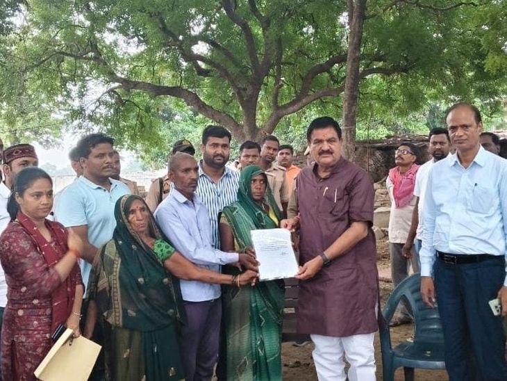 Help provided to the family of a teenager who died of snakebite | सर्प ...