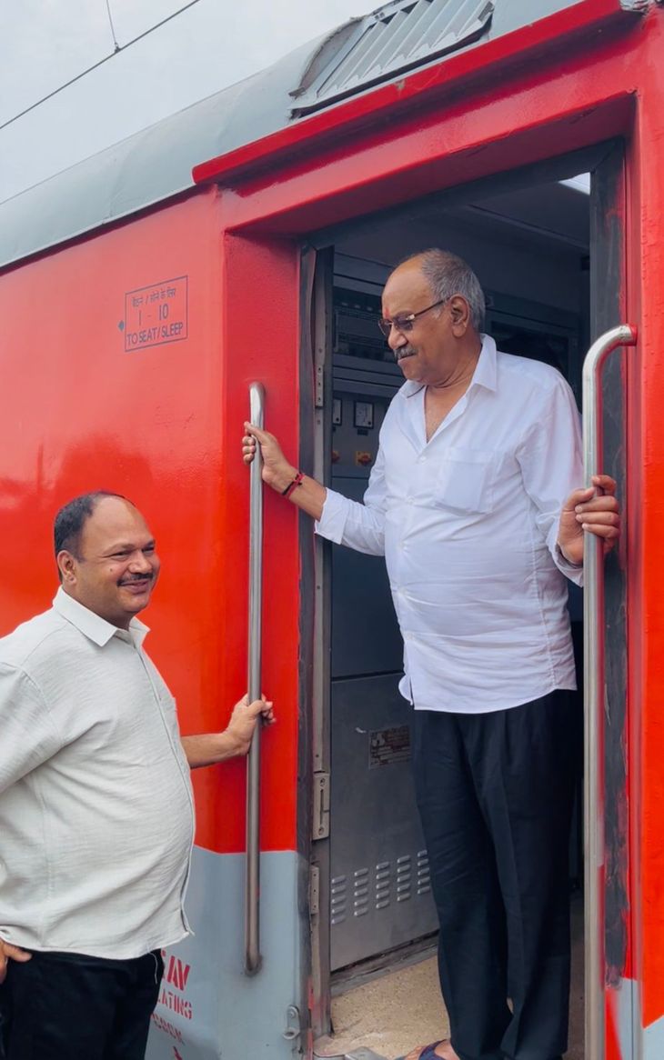 MP Brijmohan was welcomed at Tilda station | तिल्दा स्टेशन में सांसद ...