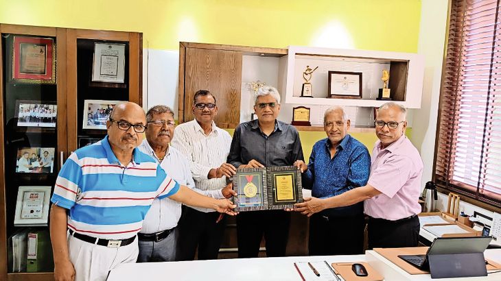 Wonder Cement honored for contribution in ophthalmology field