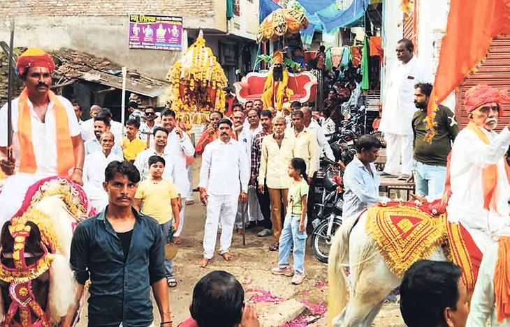 Prajapati Samaj celebrated the birth anniversary of Lord Daksha and ...