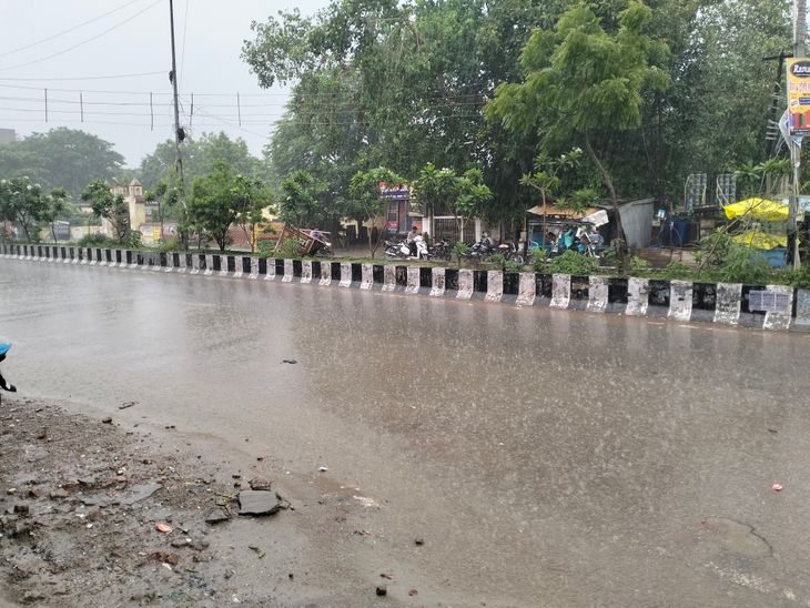 Rain water filled in the streets of Rasra city | रसड़ा नगर की गलियों ...