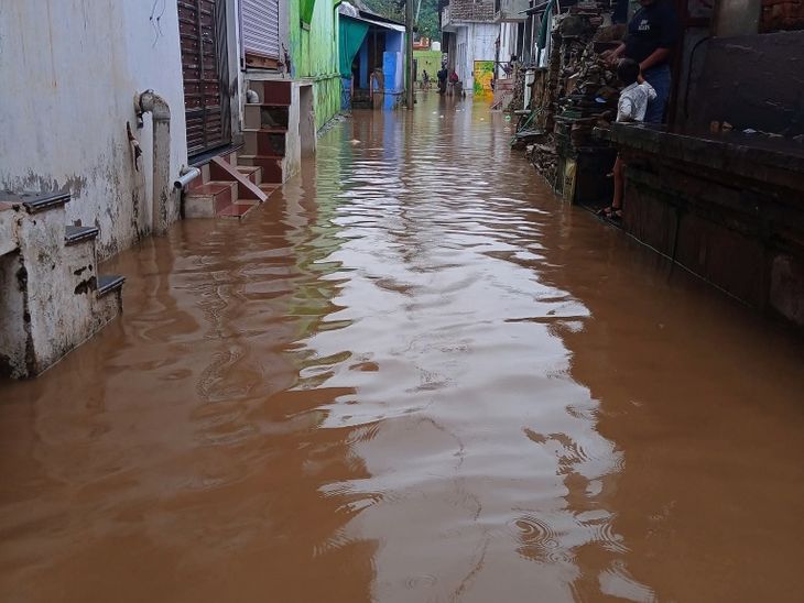 174 mm rain in Baroda, flooded markets and hospitals | बड़ौदा में 174 ...