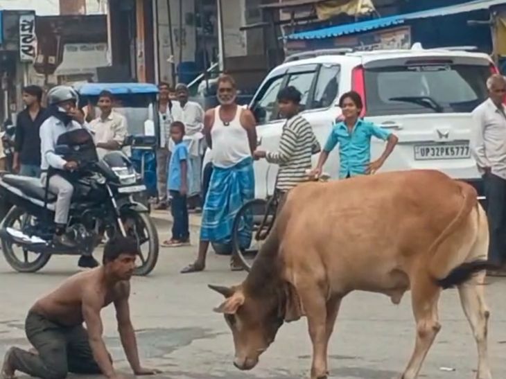 Drunk man created ruckus on the road, VIDEO | नशे में धुत शख्स ने सड़क ...