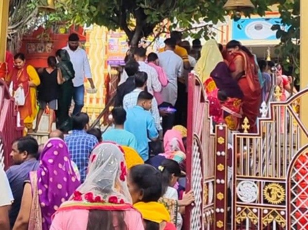 Crowds of devotees gathered in Shiva temples of Mapur Datpur and ...