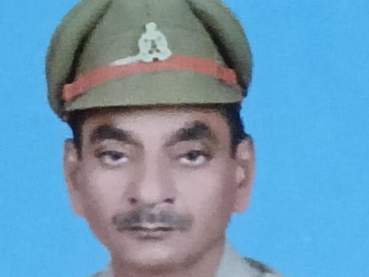 Jail head warder cheated online in Prayagraj