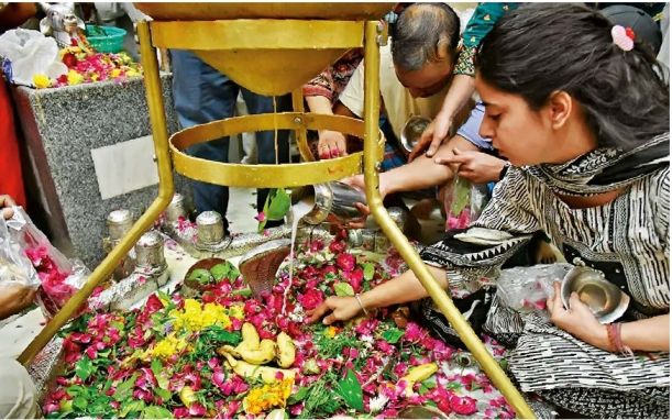 Devotees gathered at Bhole Bhandari's temple since 3 am in the morning ...