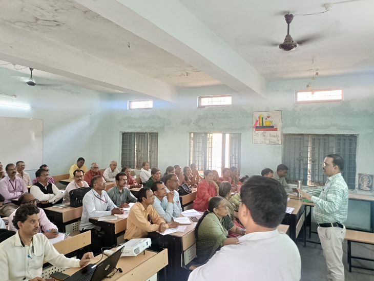 Three days training of booth level officers | बूथ लेवल अधिकारियों का ...
