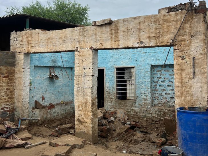 Sirsa Dabwali Panniwala Morika Mud House Roof Collapse Couple Injured ...
