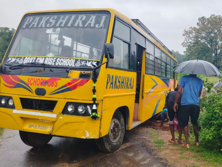 Bad condition of CM Rise School buses | सीएम राइज स्कूल की बसों की खराब ...
