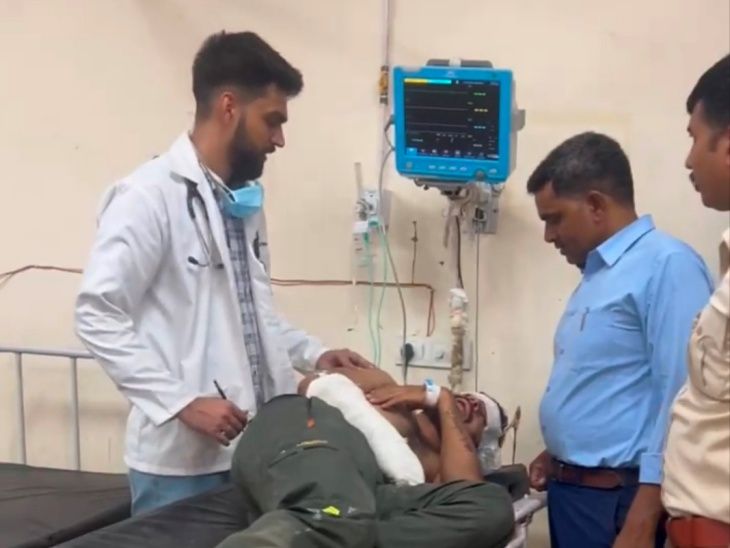 Car overturned near Lakhau, driver seriously injured Churu Rajasthan | 71 किलो डोडा पोस्त से भरी ...