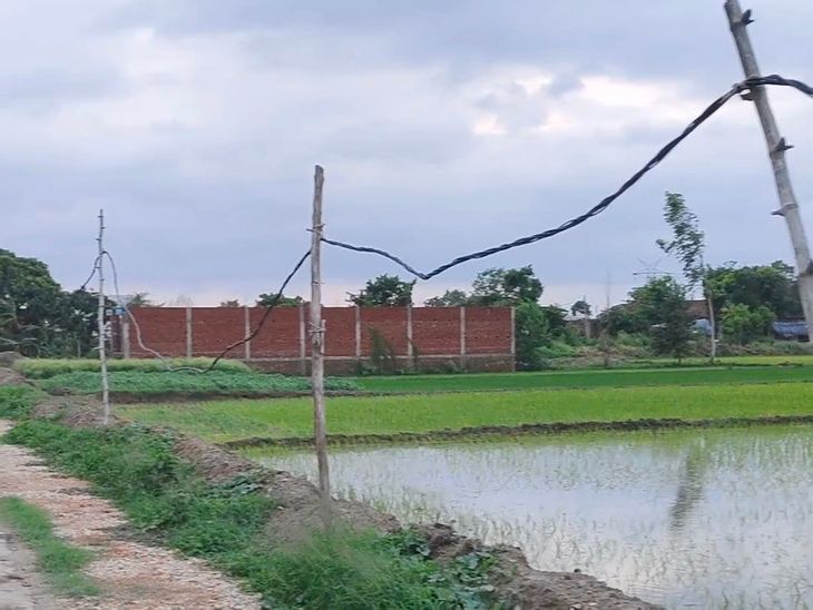 The broken pole in Haraiya has not been replaced for 3 months | हरैया ...