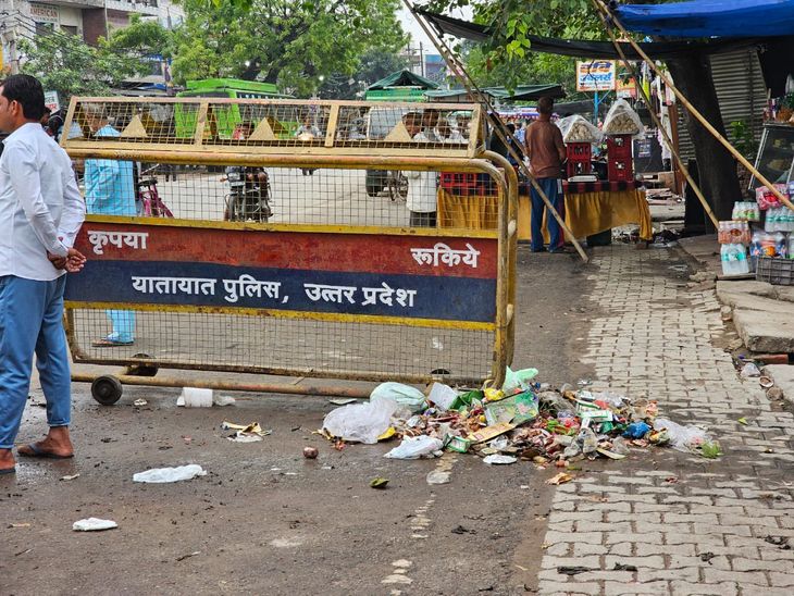 Sanitation workers strike in Aurangabad Nagar Palika | औरंगाबाद नपा में सफाई कर्मचारियों की ...