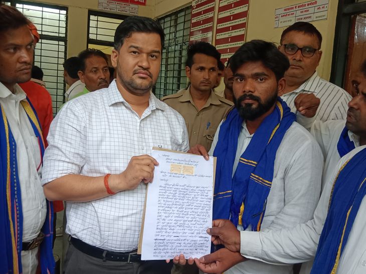 Controversy over removal of statue of Sant Ravidas in Tandwa Faridpur | टंडवा फरीदपुर में संत ...