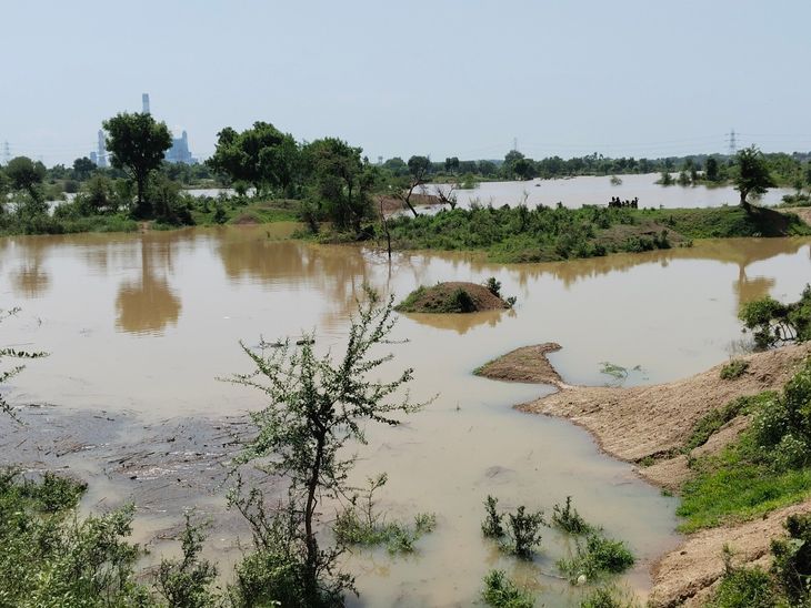 The water level of Tons river is above the danger mark