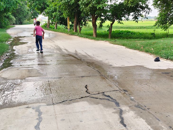 Drain water flowing on the road in Gajai Kol | गजाई कोल में सड़क पर बह ...