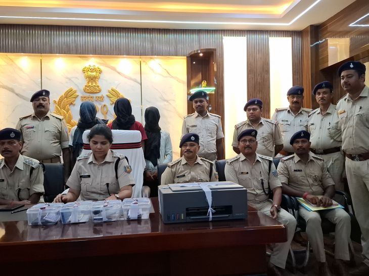 Fake currency printing gang busted in Pakur