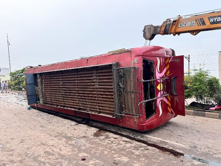 Bus overturned after collision with a truck, 20 passengers are serious