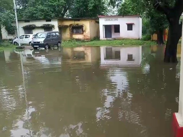 Rain water filled in Charkhari block | चरखारी ब्लॉक में बारिश का पानी ...