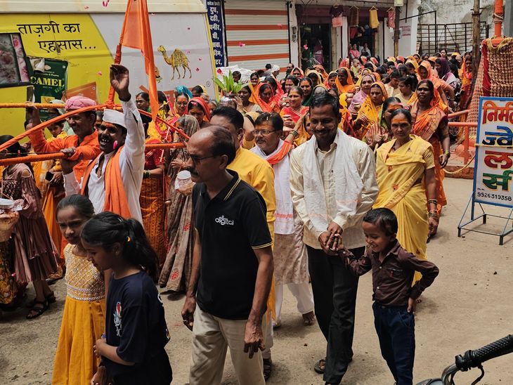 Kavad Yatra started from Nagdev temple of Multai | मुलताई के नागदेव ...