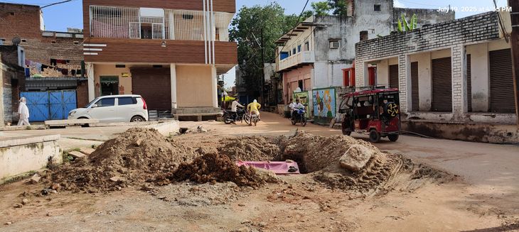 The company left the chamber open in the middle of the road, posing a ...