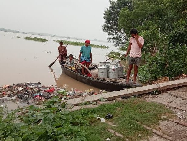 Flood in Zamania due to rising water level of Ganga | गंगा का जलस्तर ...