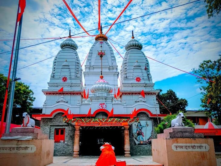 Crowd of devotees gathered at Moteshwar Mahadev temple of Pipraich ...
