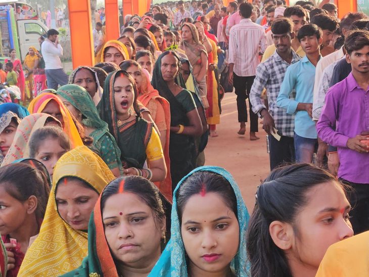 Devotees gathered at Someshwar Mahadev temple of Muhammadabad ...