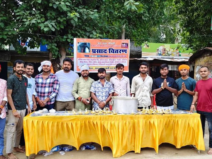 Prasad distribution on the success of Amarnath Yatra in Bansgaon ...