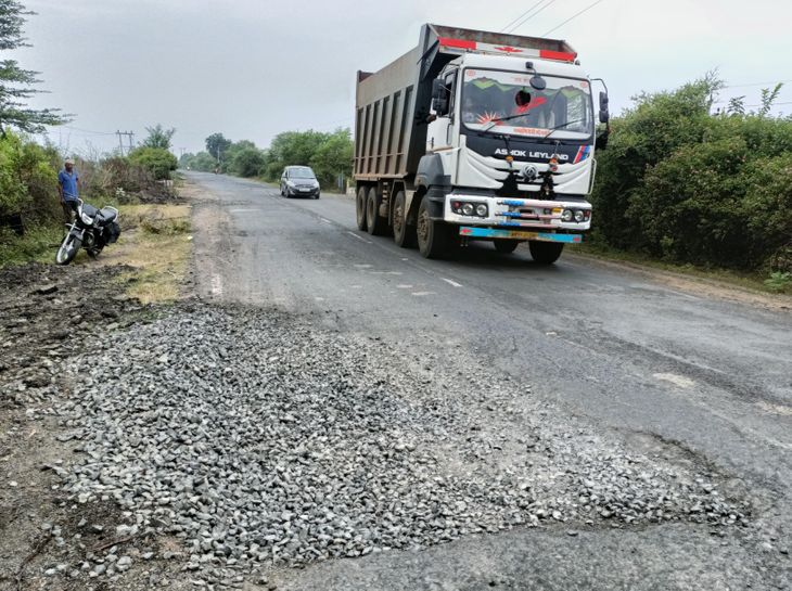 The highway from Silwani to Gadarwara has turned into potholes, gravel ...