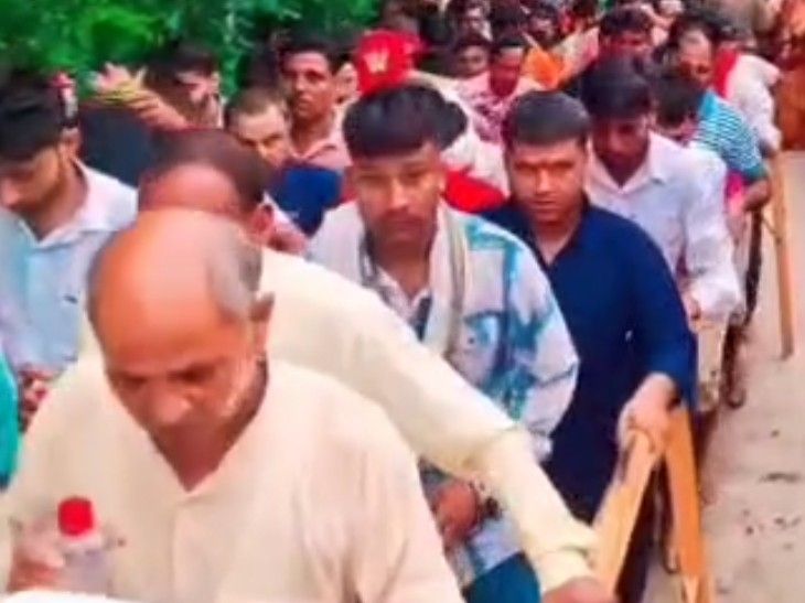 First Monday of Sawan: Devotees gathered at Amriteshwar Mahadev temple ...