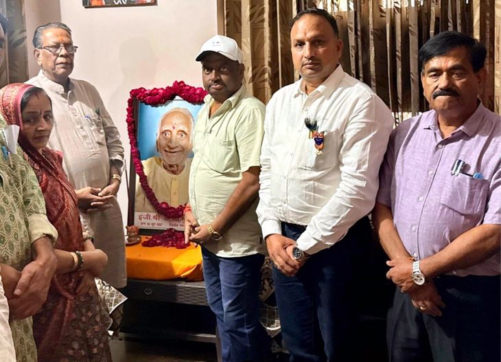Former minister Gupta paid tribute to KC Gupta, met the family | पूर्व ...