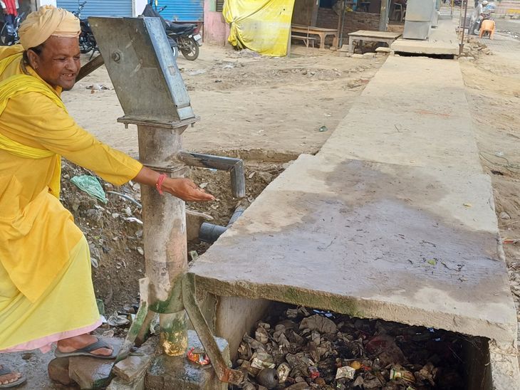 Open drain on Suriyawan bypass | सुरियावां बायपास पर खुला नाला: दूषित ...