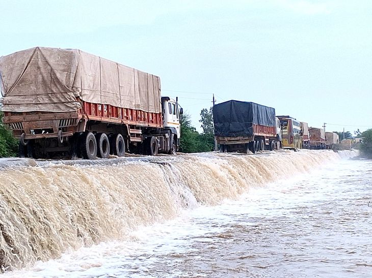 Movement of heavy vehicles started on NH 458