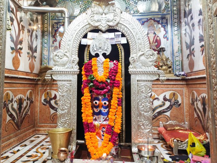 Shani Maharaj Ali Mandir's monthly store opened | शनि महाराज आली मंदिर ...