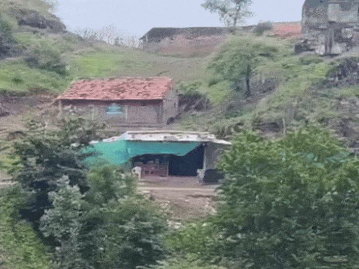 A shop was built by occupying the passenger waiting room in Barwani ...
