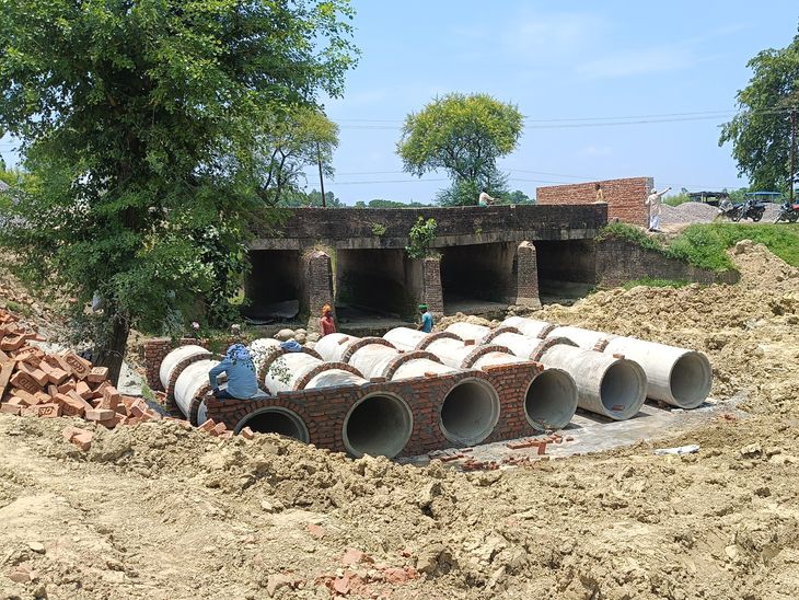 Katharia bridge closed even after 15 days of collapse