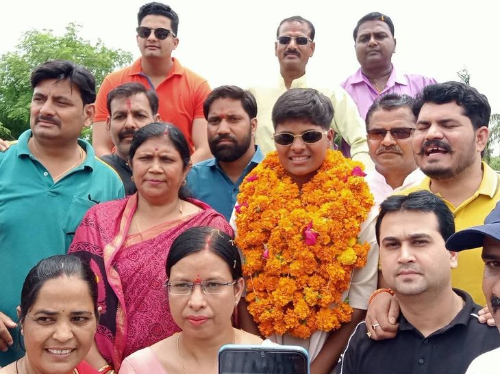 Women cricketer Kranti Gaur reached Tikamgarh | टीकमगढ़ पहुंची महिला ...