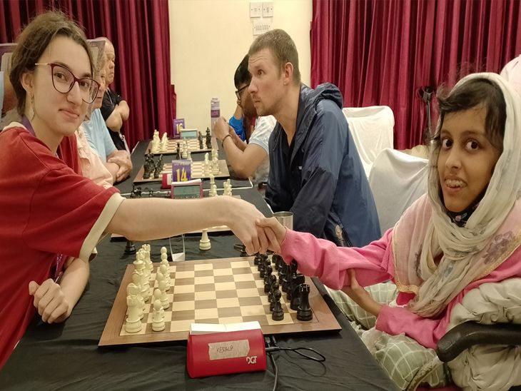 Ujjain's Charvi won silver medal in World Chess Championship | वर्ल्ड ...