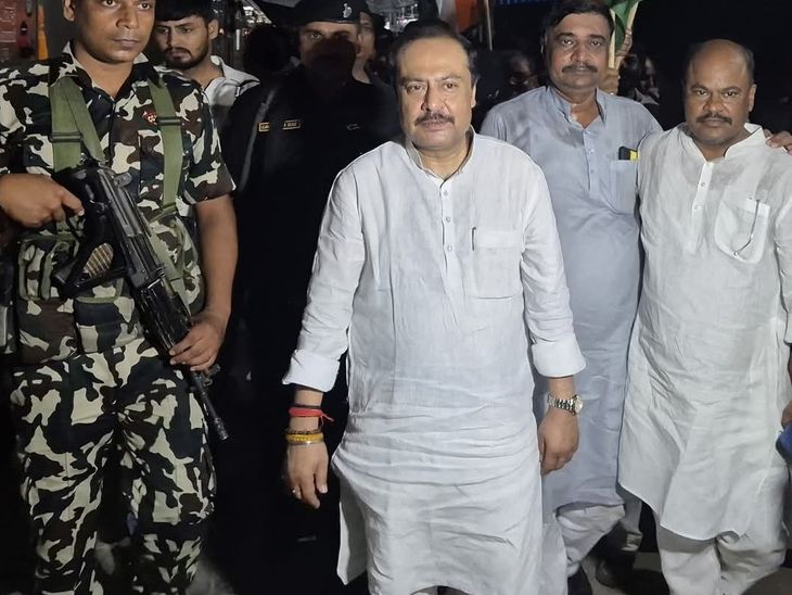 MP reached to meet the victim in the firing case in Nawada | नवादा में ...