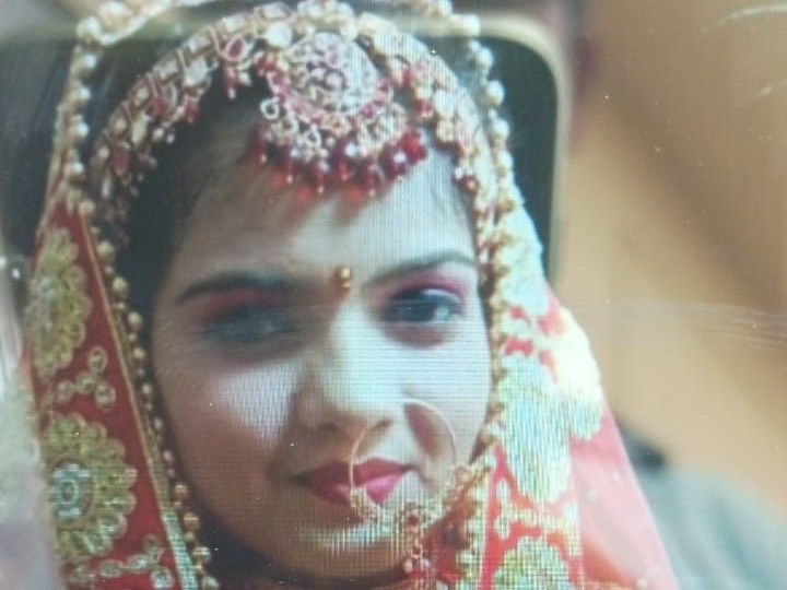 333A woman's body was found hanging from a noose in Deoria | देवरिया में फंदे से लटका मिला महिला ...