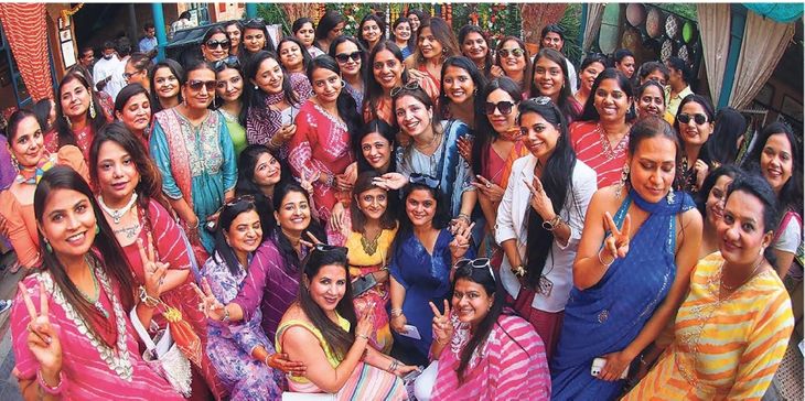 Tradition adorned Sinjara-Teej party; women appeared in fusionalhariya ...