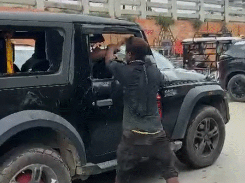 driver beaten up middle road Lucknow's Para Lucknow-Para-Thar-Driver ...