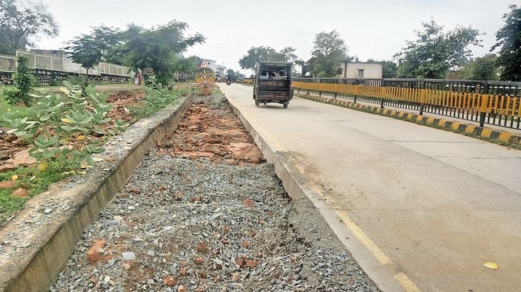 The side of Kota road got washed away due to water, there is a ...