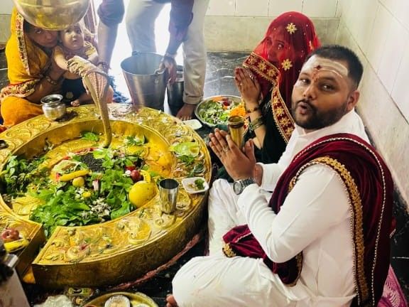 Puja in temple for the health of former MLA | पूर्व विधायक के स्वास्थ्य ...