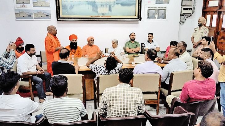 Sant Samaj protested against the ceremony of Pyaar Ka Suneha to be held ...