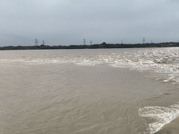 All the bridges of Banas river are submerged