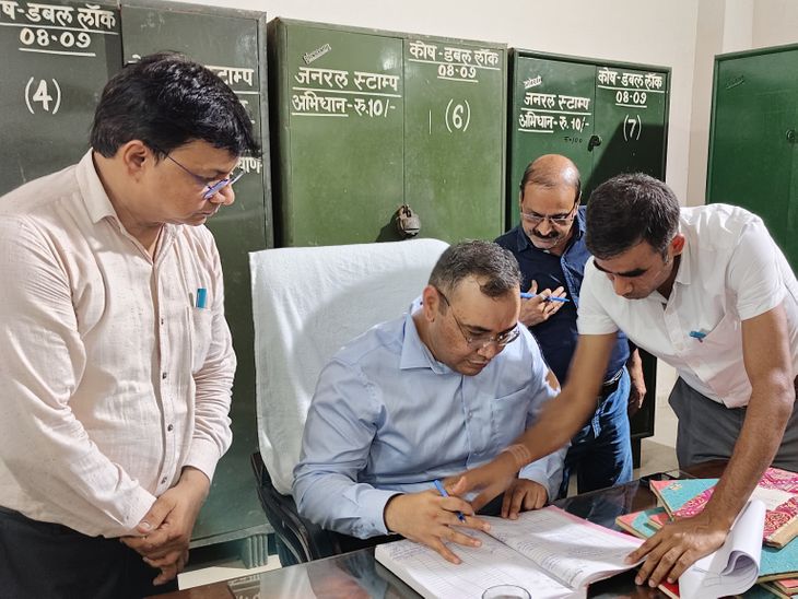 Pranay Singh, the new DM of Kasganj, took charge | कासगंज के नए डीएम ...