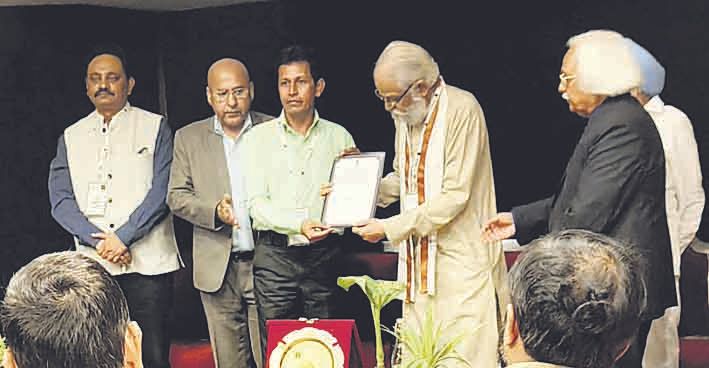 Ramesh Goyal honoured with Mahatma Jyotiba Phule Award