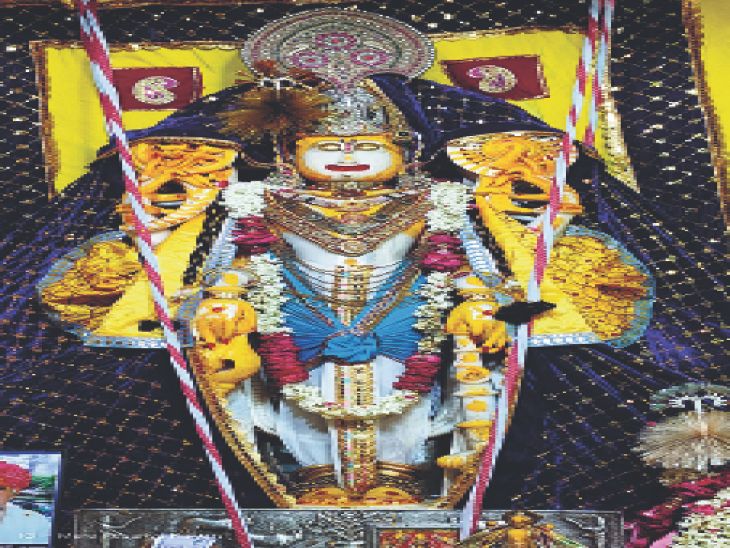 Younger Shriji lives in Bainada, Jagdish lives in Goner, elder brother Kalyan Dhani lives in ...